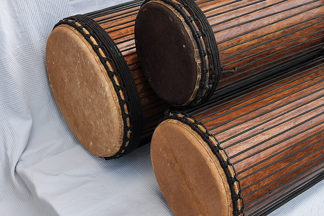Rosewood (gueni) Guinea dunun drums set