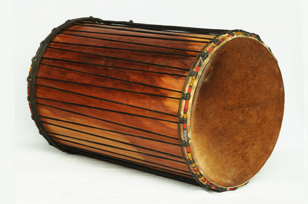 African dundun: Mali dundunba djun djun drum in lingue
