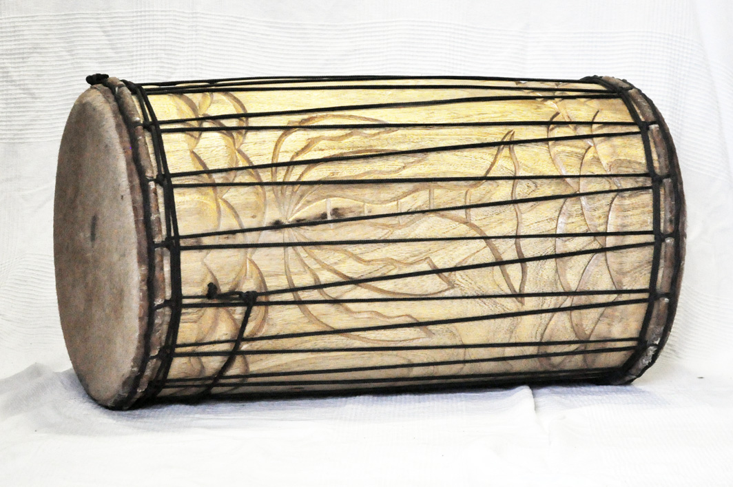 Dununba 5239 - Melina traditional mounting dununba dunun - Guinea dunun ...